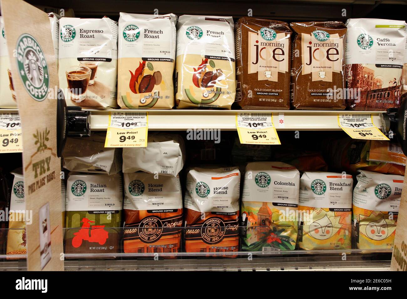 Service food distribution hi-res stock photography and images - Alamy