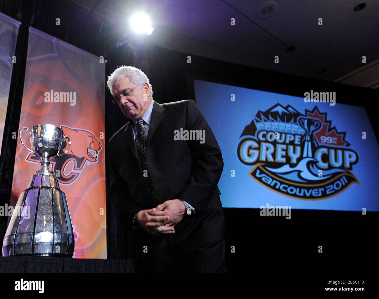 Bump on head hi-res stock photography and images - Alamy