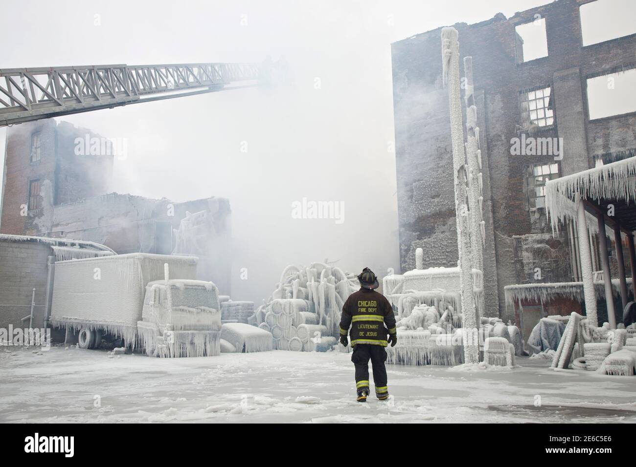 Chicago warehouse fire 2013 hi-res stock photography and images - Alamy