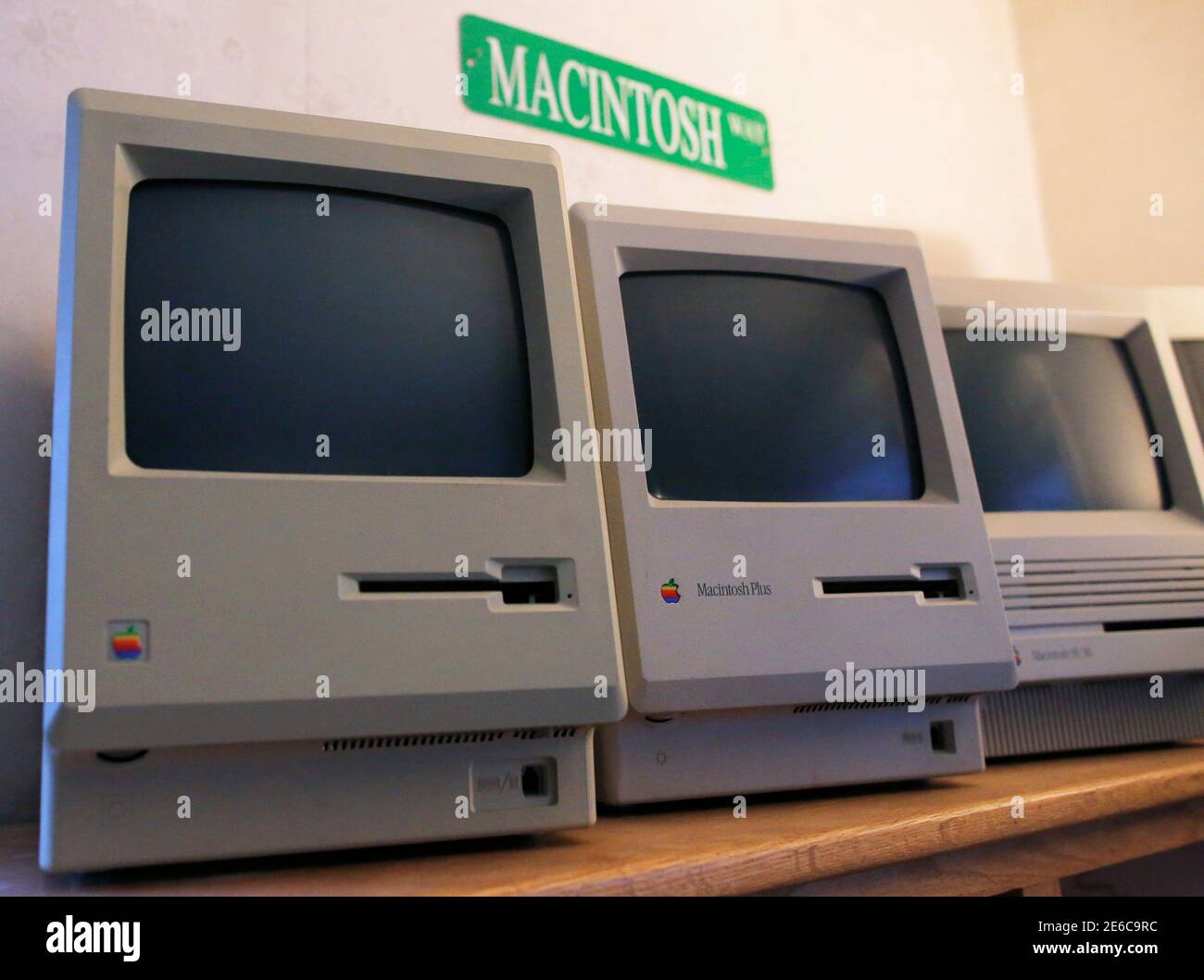 128k macintosh computer hi-res stock photography and images - Alamy
