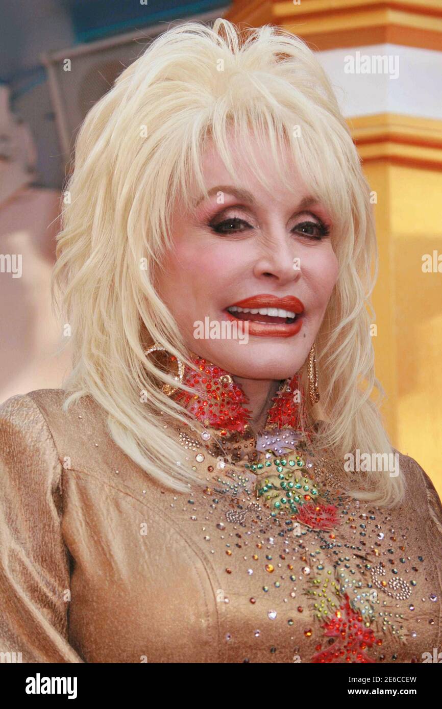 Dolly Parton attends the 80th Annual Macy's Thanksgiving Day Parade at ...