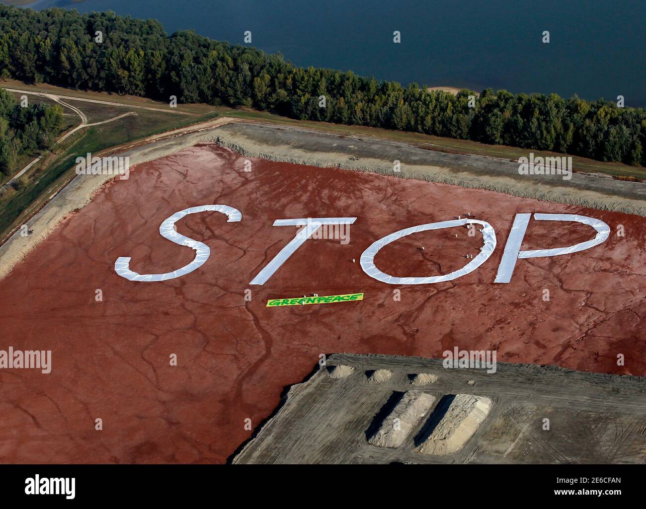Stop sign scale hi-res stock photography and images - Alamy