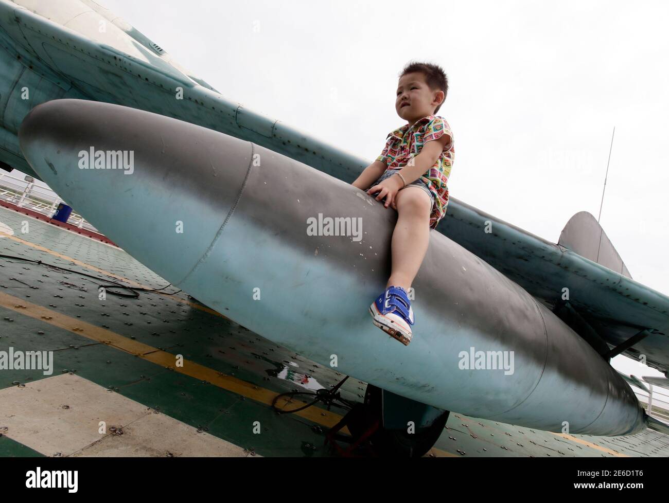 External aircraft fuel tank hi-res stock photography and images - Alamy