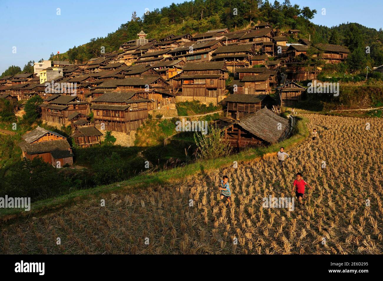 Children traditional costumes choir hi-res stock photography and images ...