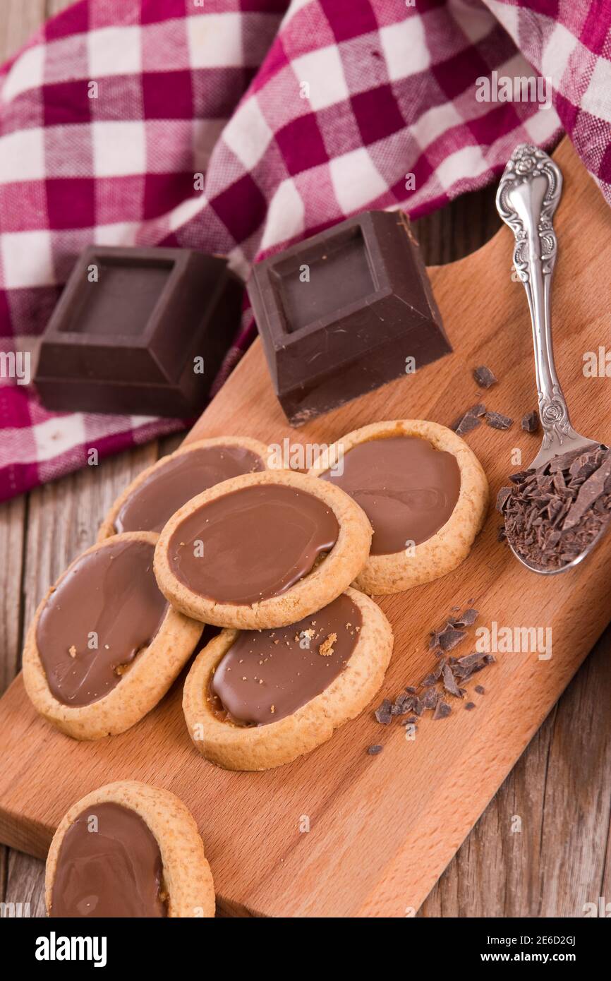 Shortcrust pastry biscuits with chocolate Stock Photo - Alamy