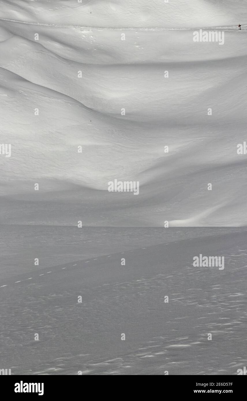 Patterns in snow made by nature Stock Photo - Alamy