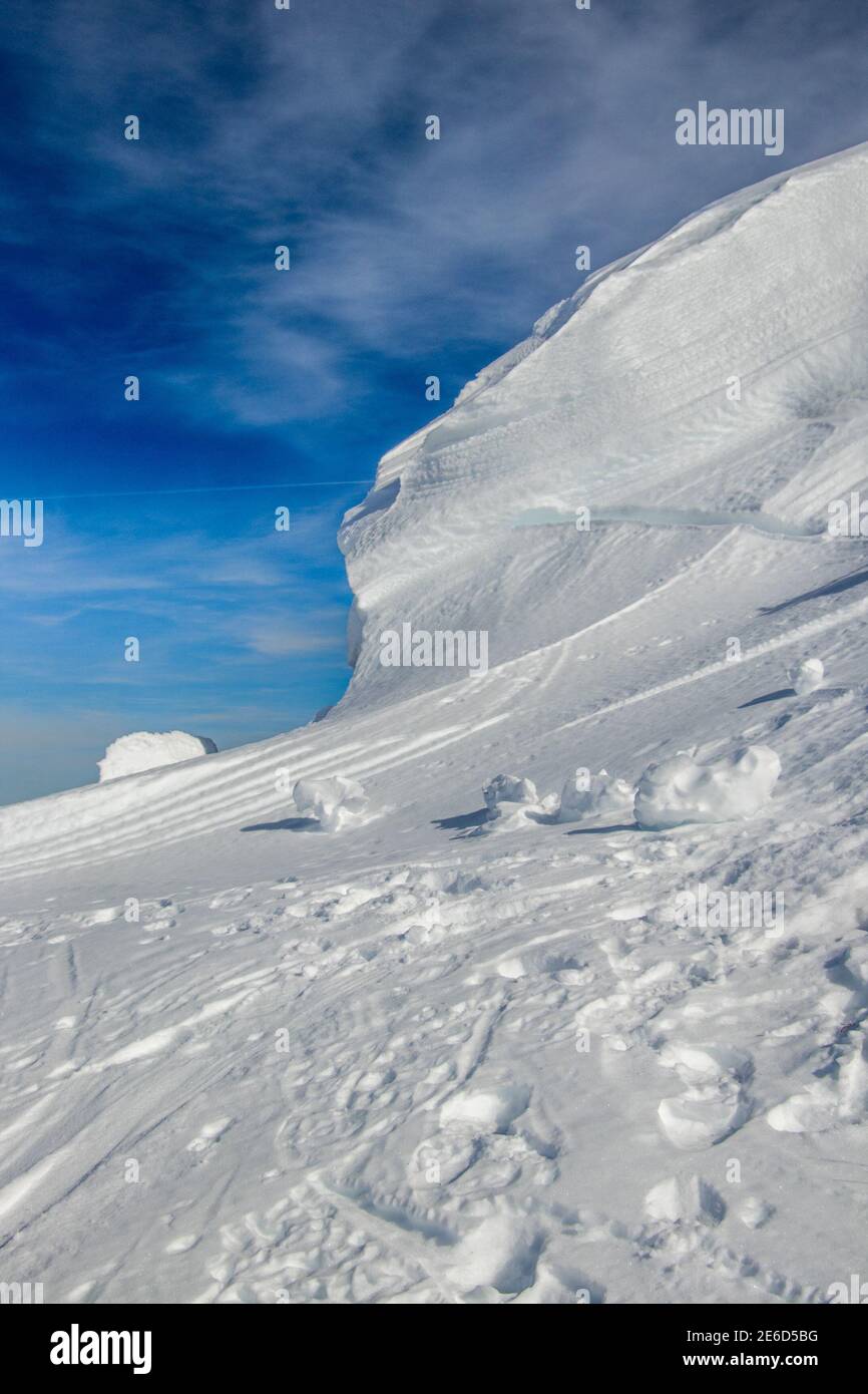 Snow patterns made by nature Stock Photo - Alamy