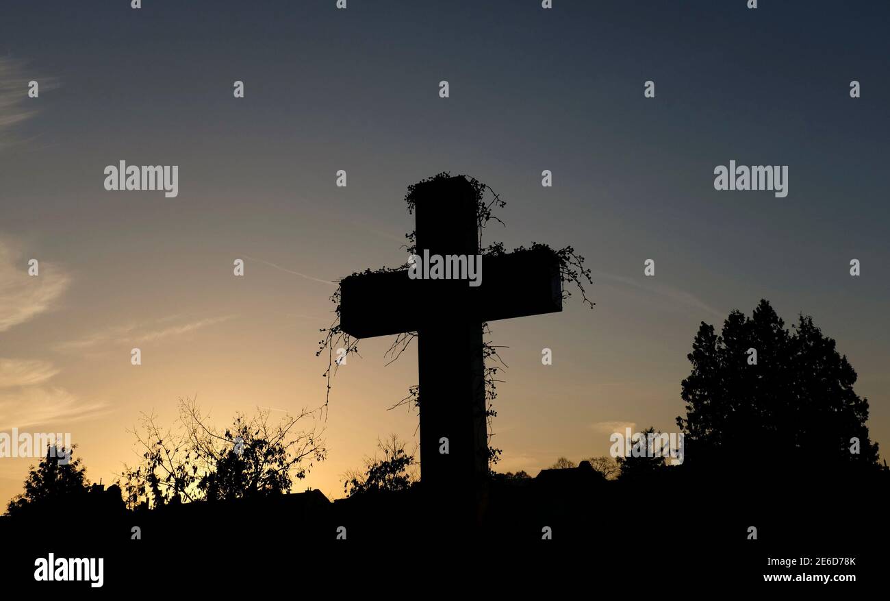 Hietzing cemetery hi-res stock photography and images - Alamy