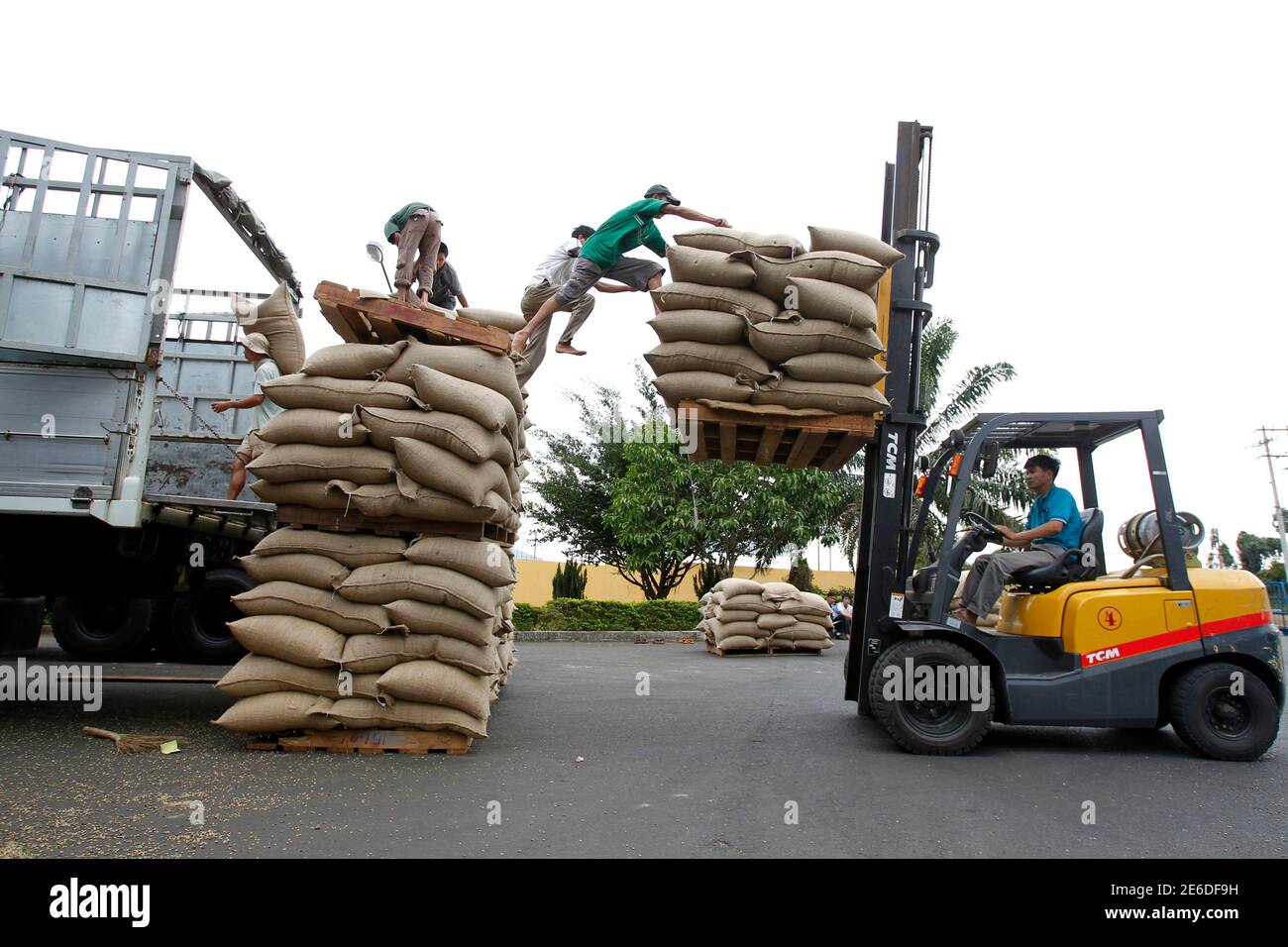 2 5 tonne load hi-res stock photography and images - Alamy