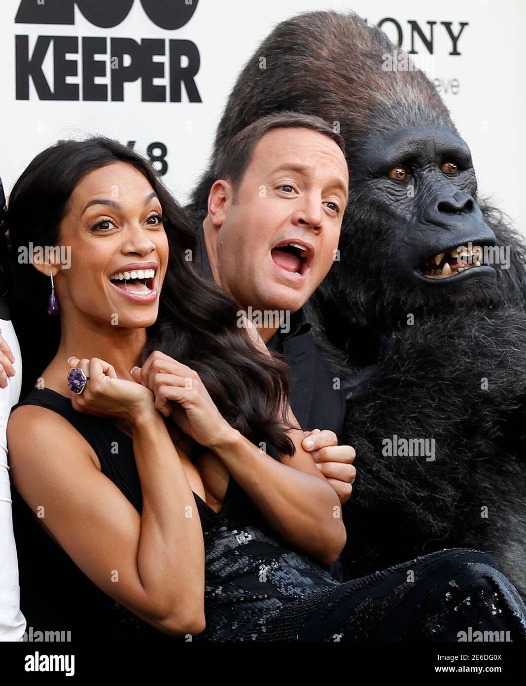 Kevin james zookeeper 2011 hi-res stock photography and images - Alamy