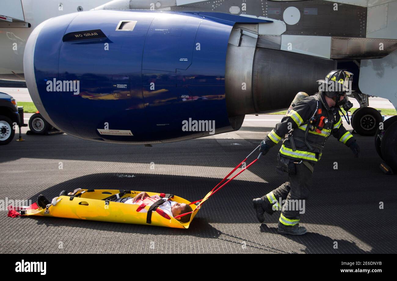 Medical readiness exercise training hi-res stock photography and images ...