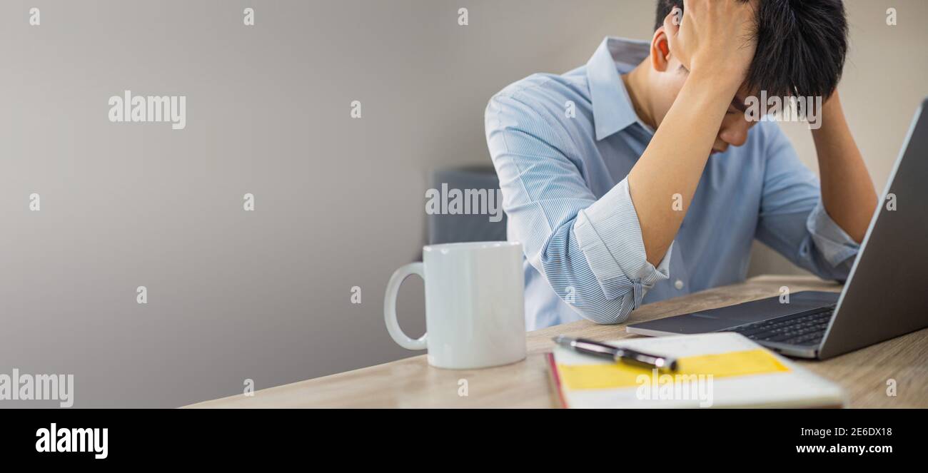 Man looking stressed at his desk hi-res stock photography and images ...