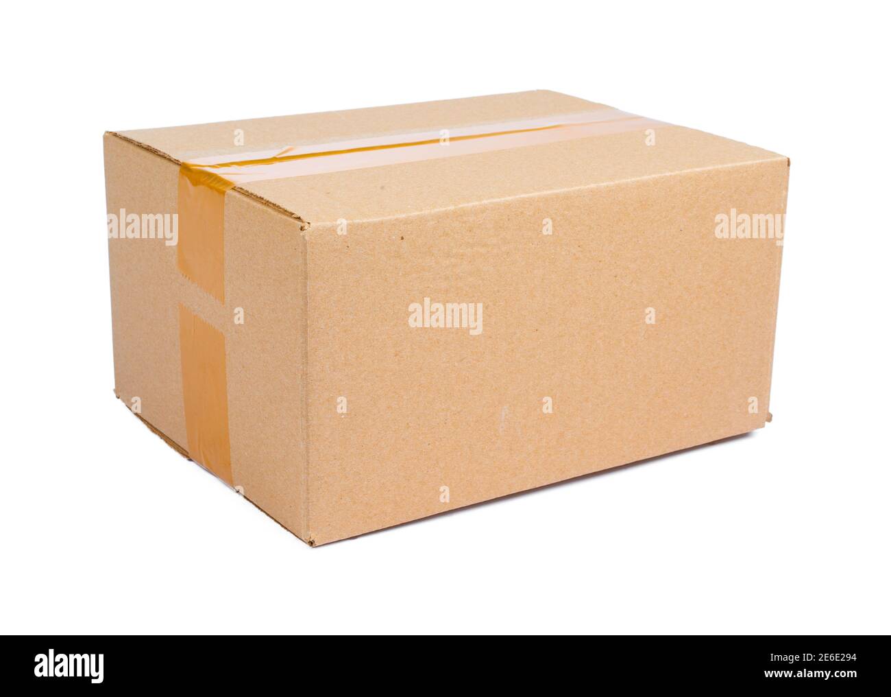 Single carton moving box isolated on white background Stock Photo - Alamy