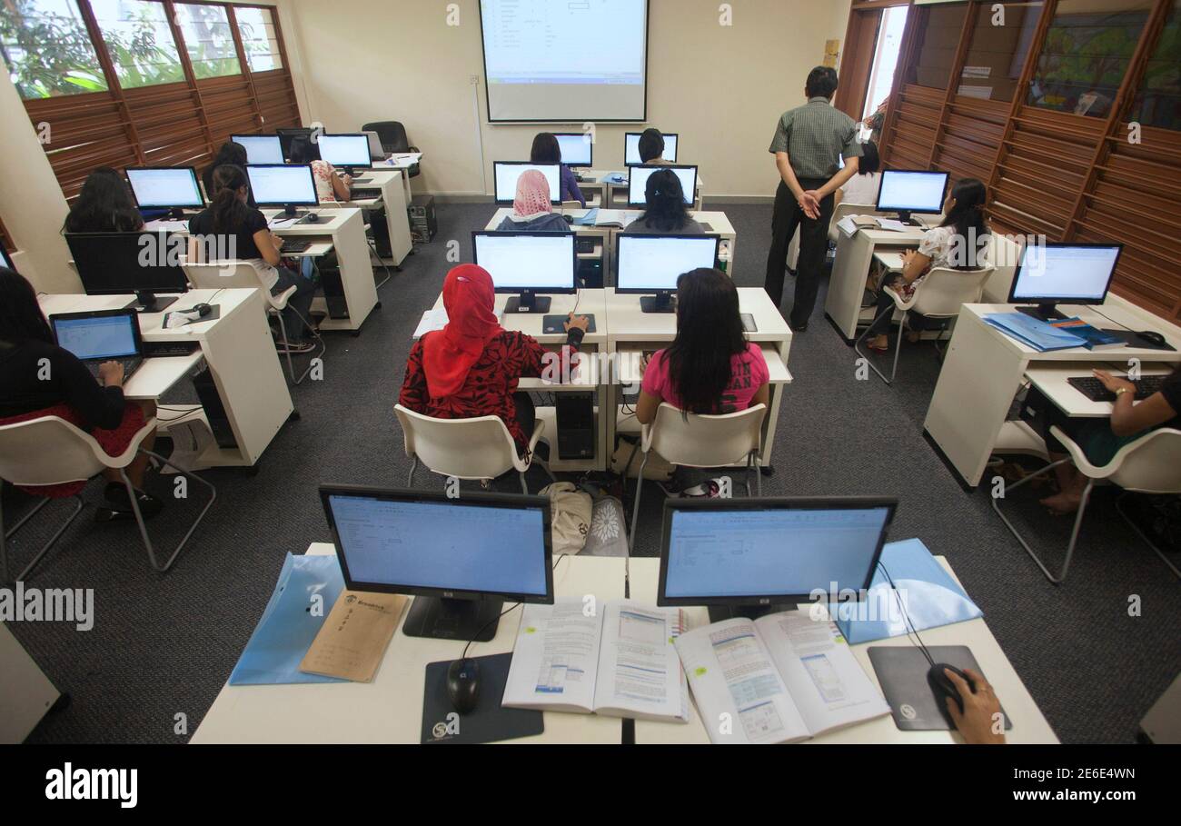 Indonesia school classroom computer hi-res stock photography and images ...