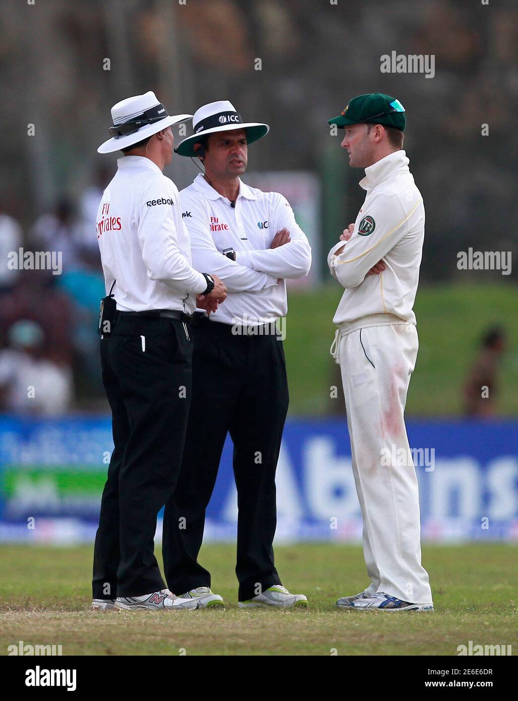 Sri lanka umpires hi-res stock photography and images - Alamy