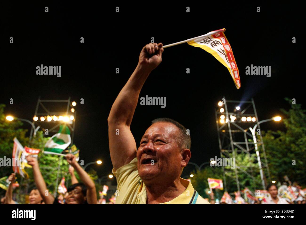 Girding hi-res stock photography and images - Alamy