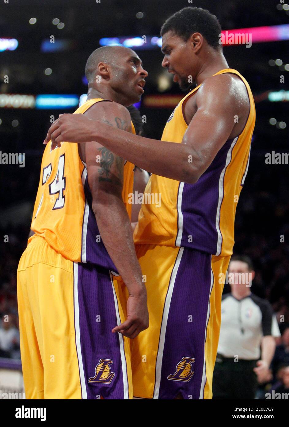 Kobe bryant dunk hi-res stock photography and images - Alamy