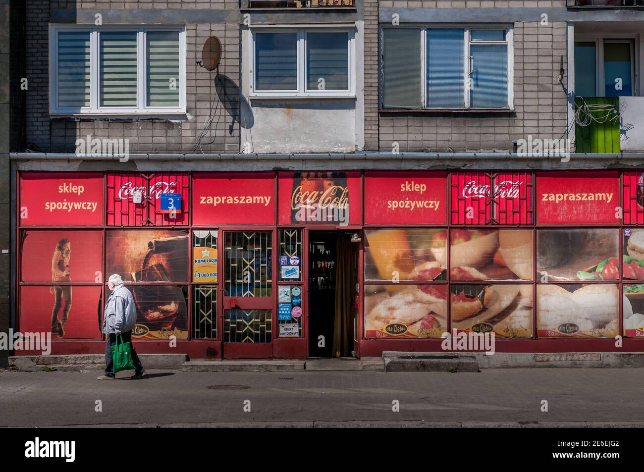 Grocery store exterior apartment building hi-res stock photography and ...