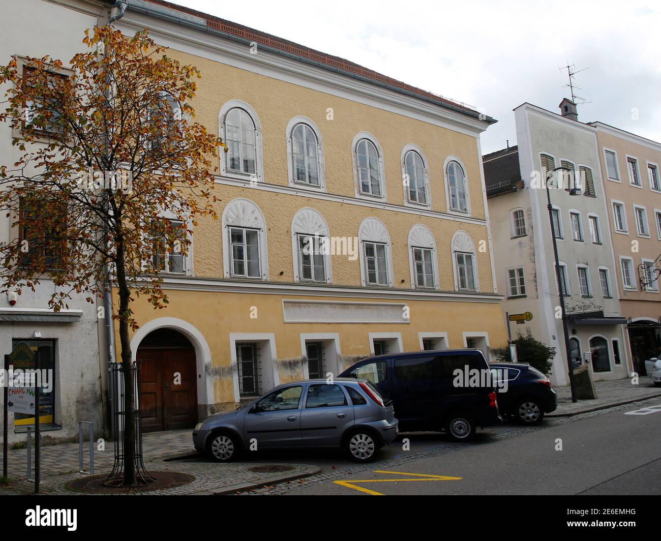 Hitler house austria hi-res stock photography and images - Alamy