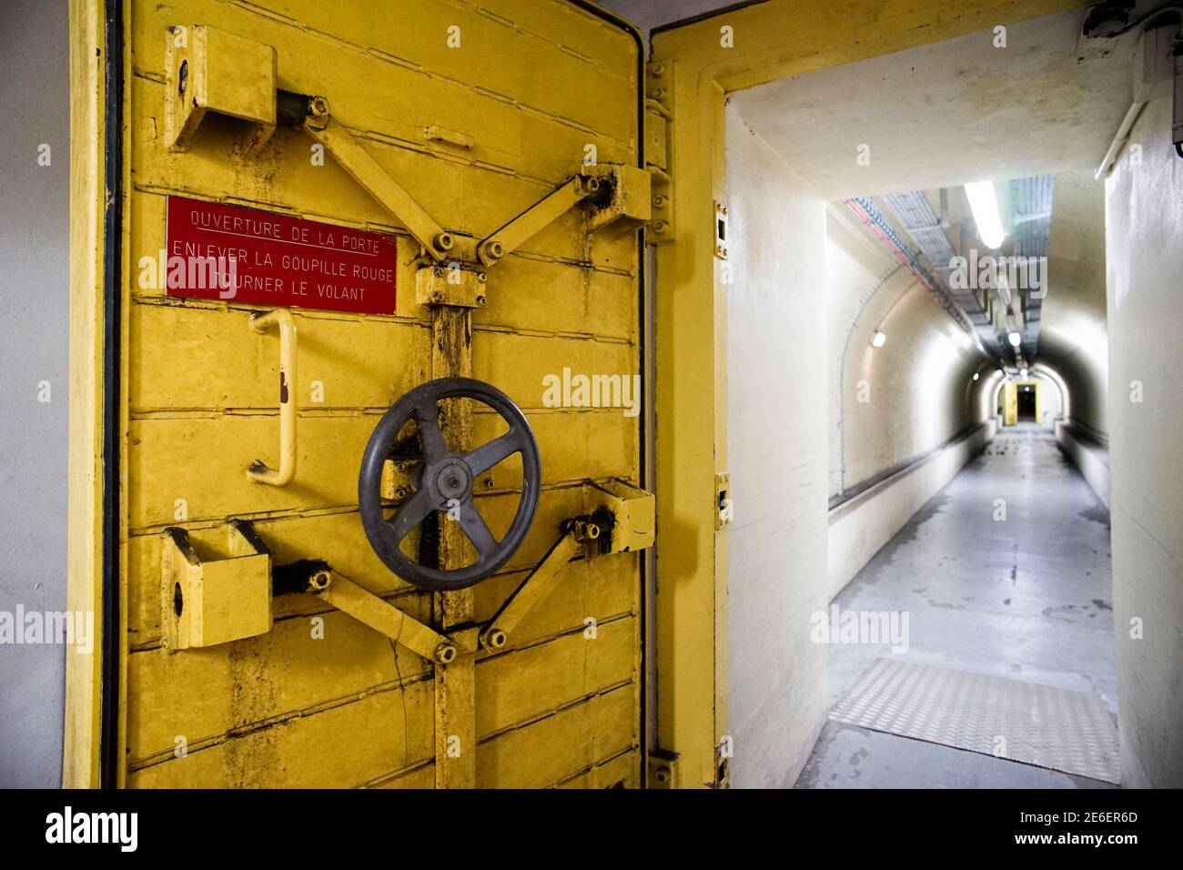 Underground operations center hi-res stock photography and images - Alamy