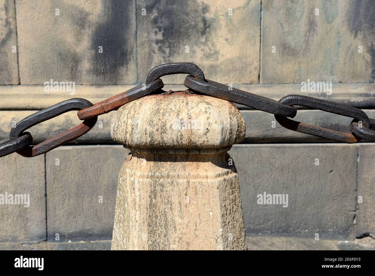 Iron chain railing hi-res stock photography and images - Alamy