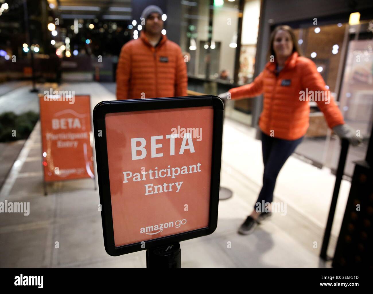 Amazon go checkout hi-res stock photography and images - Alamy