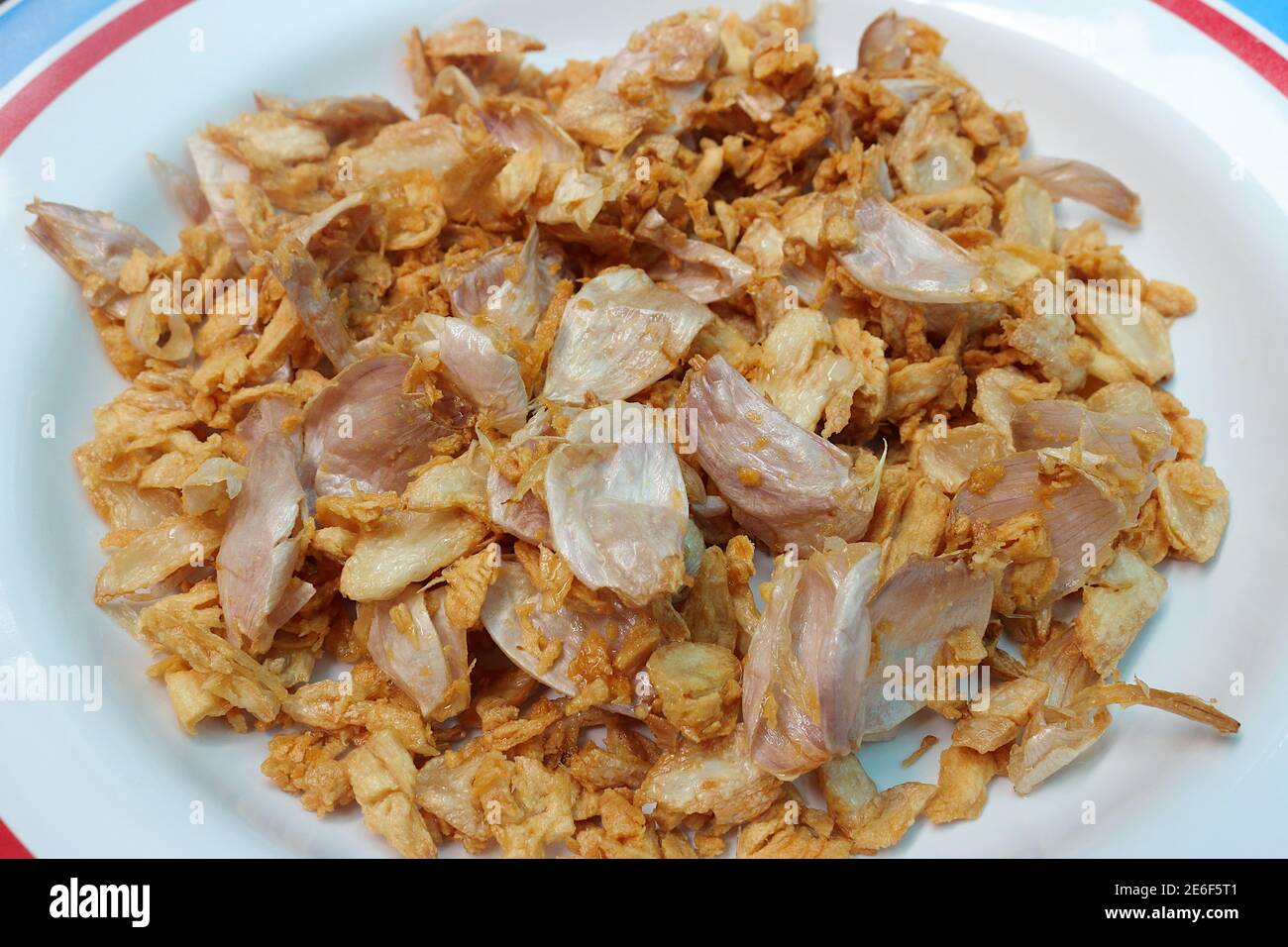 The finished fried garlic is golden yellow. Crunchy to eat Stock Photo ...