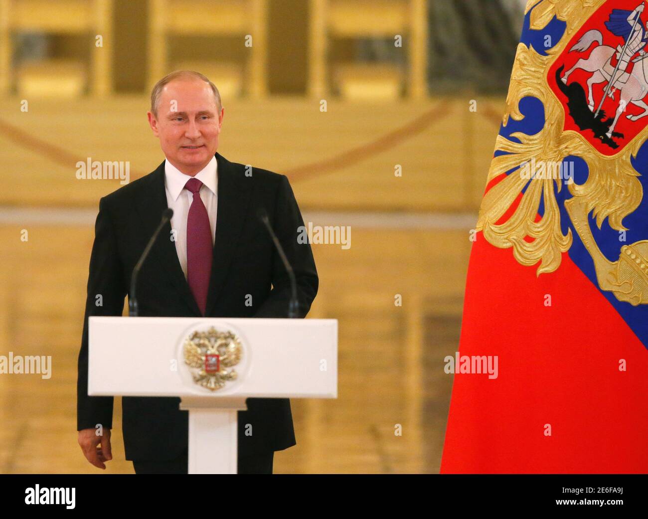Russian president vladimir putin podium hi-res stock photography and ...