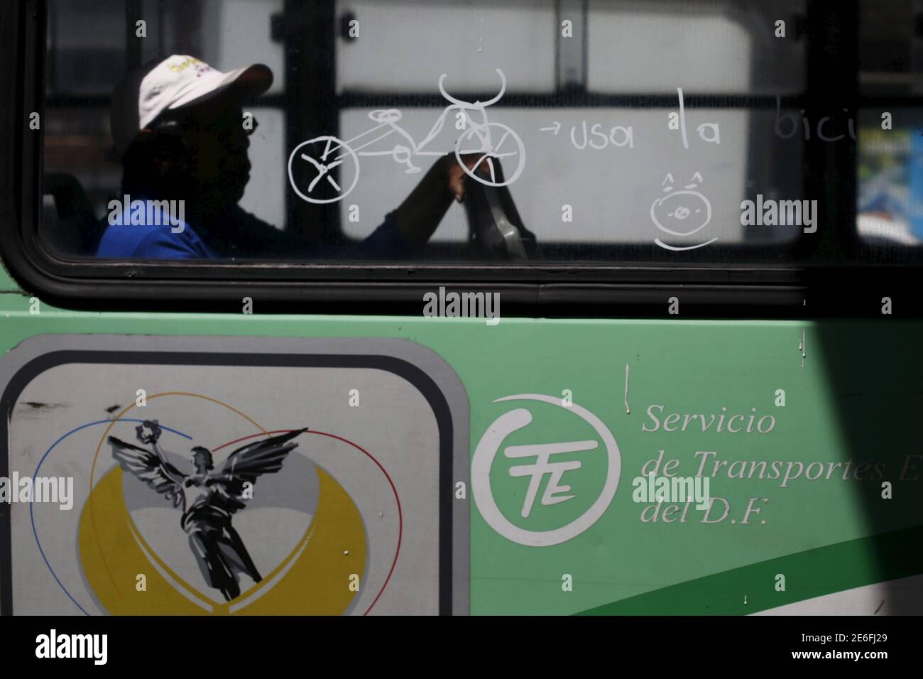 Air pollution warning bus hi-res stock photography and images - Alamy