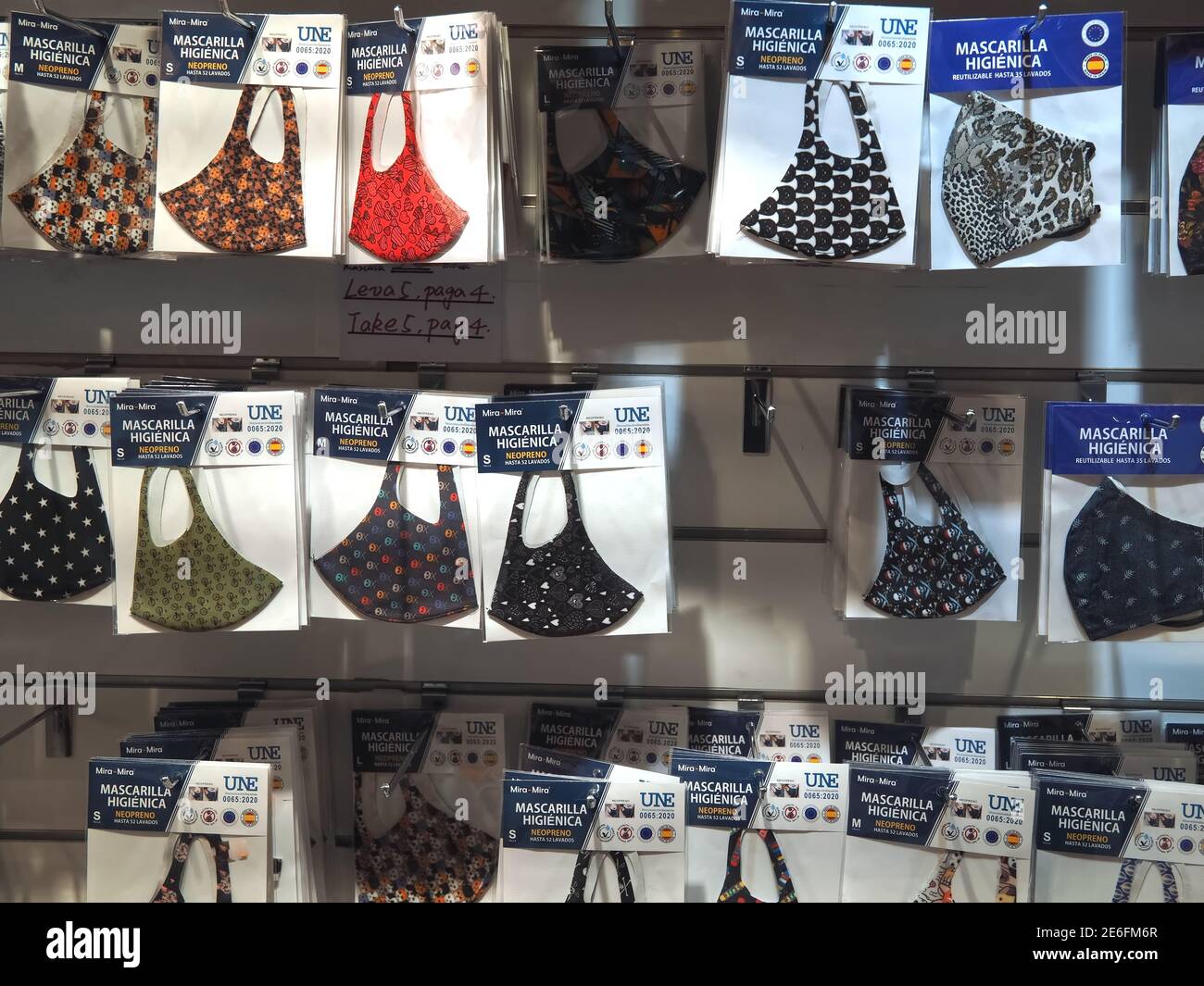 Grocery shopping face masks hi-res stock photography and images - Alamy