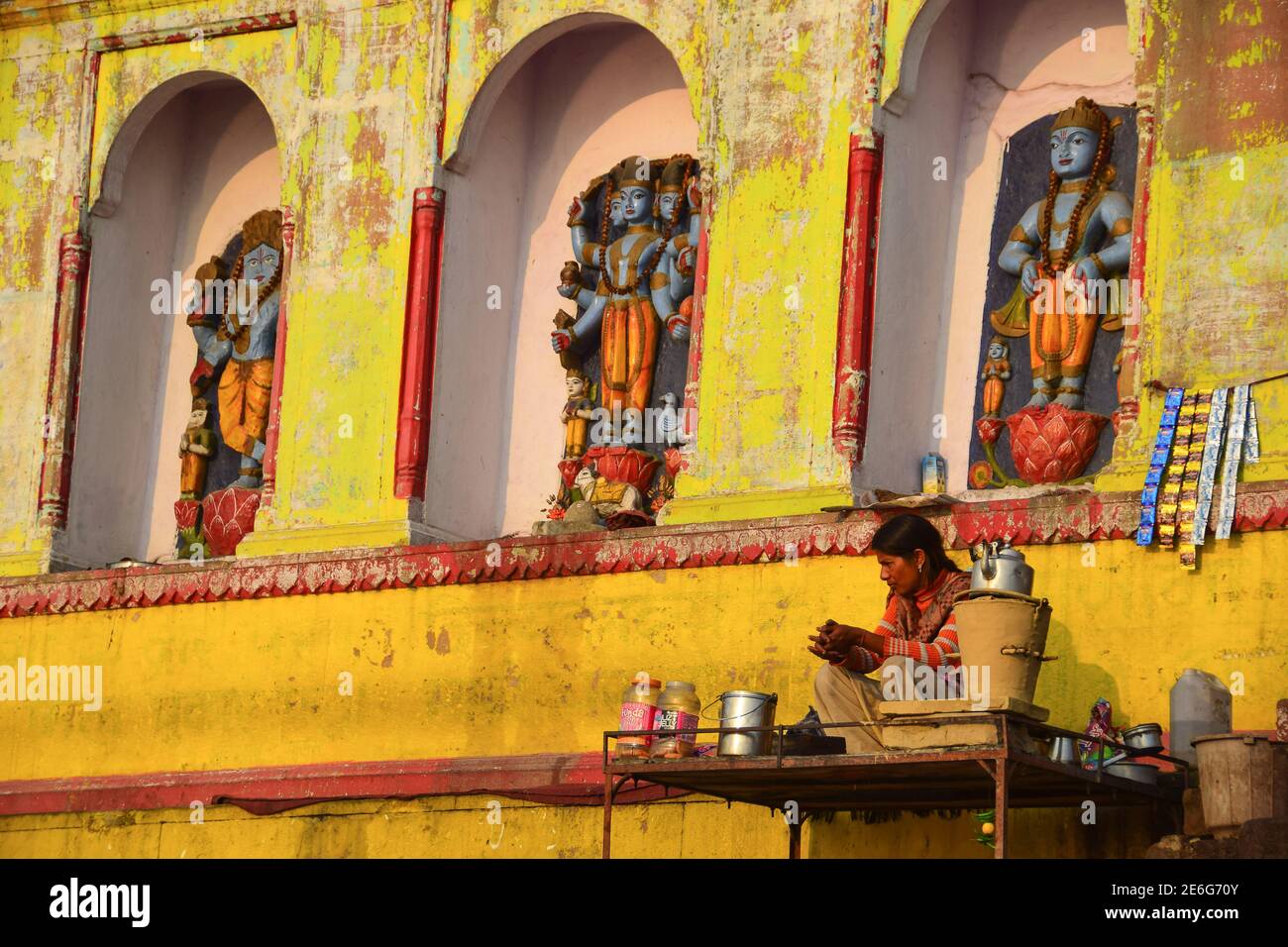 Tea vendor and teapot hi-res stock photography and images - Alamy