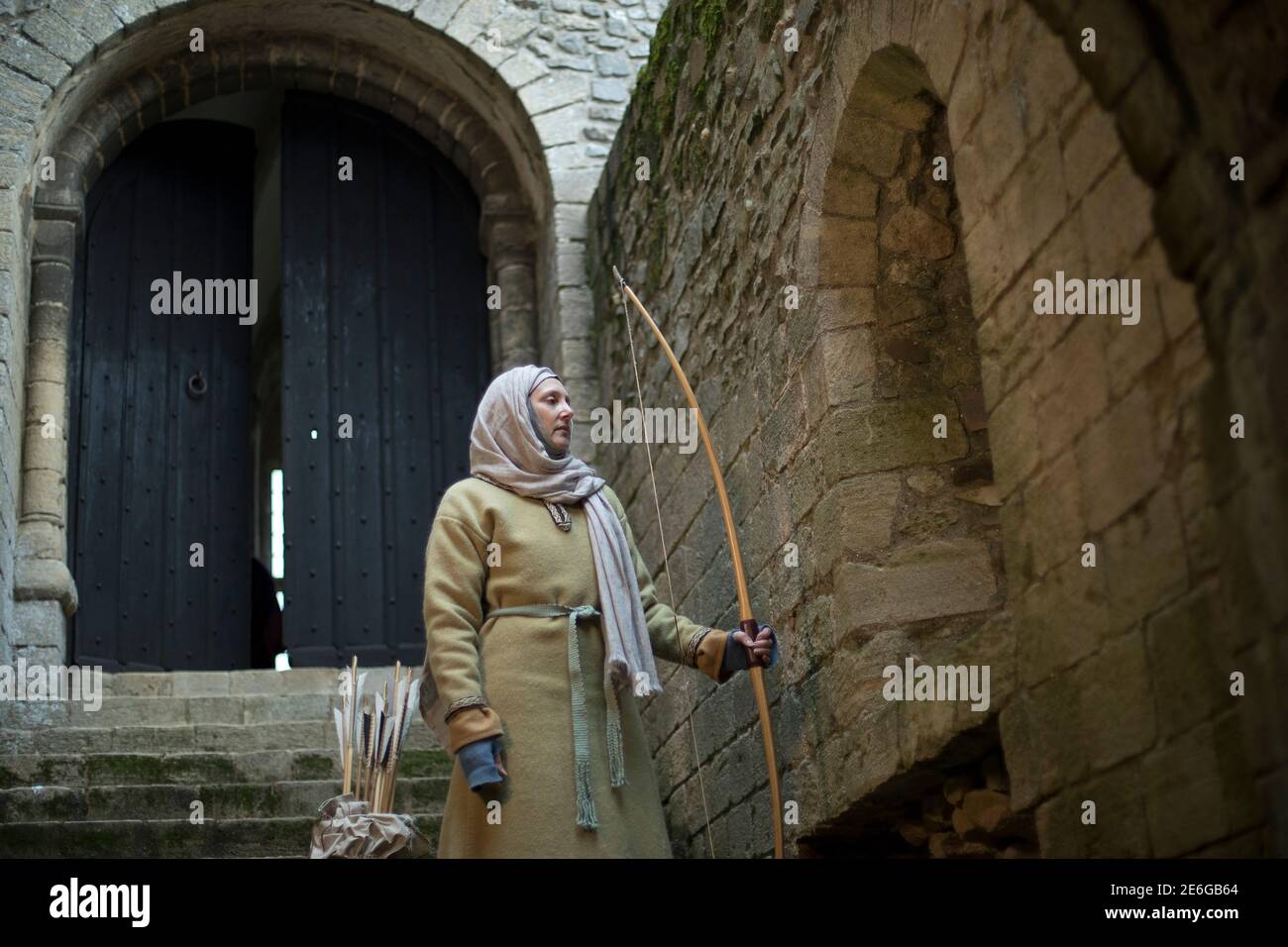Medieval woman archer hi-res stock photography and images - Alamy
