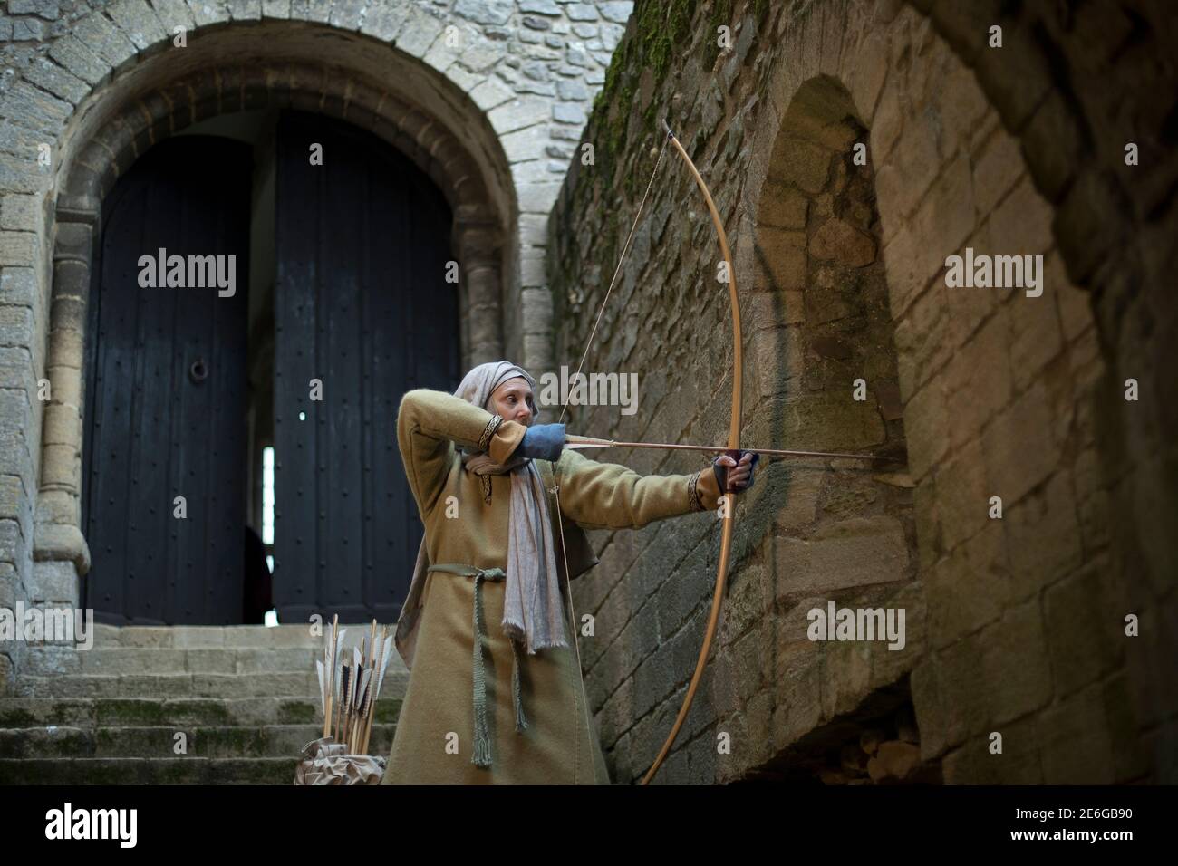 Longbow archer hi-res stock photography and images - Alamy