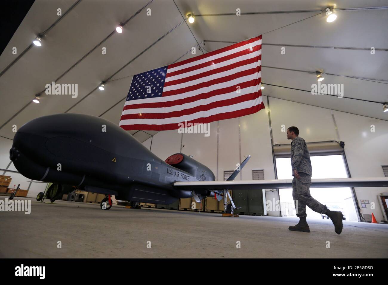 Aircraft maintainer hi-res stock photography and images - Alamy
