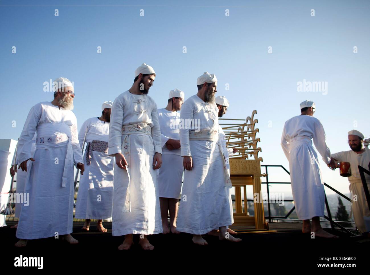 Jewish priest sacrifice hi-res stock photography and images - Alamy