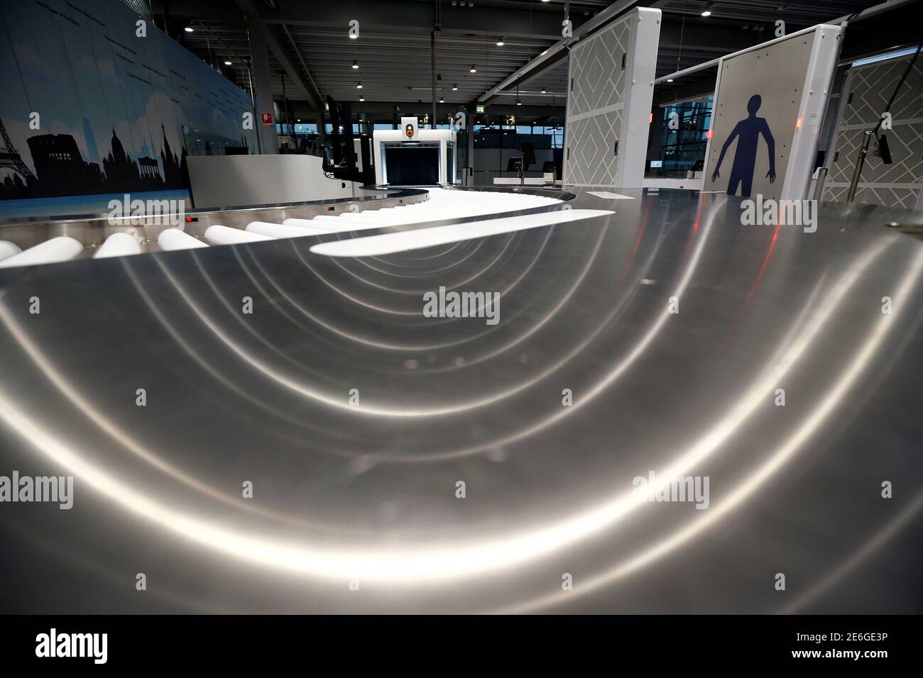 Full Body Scanner Airport High Resolution Stock Photography and Images ...