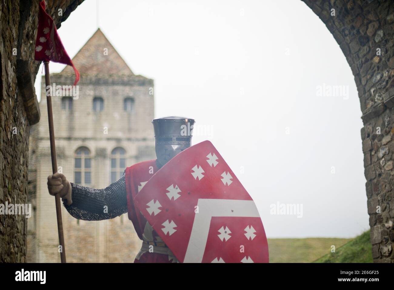 Medieval English knight stands at castle entrance Stock Photo - Alamy