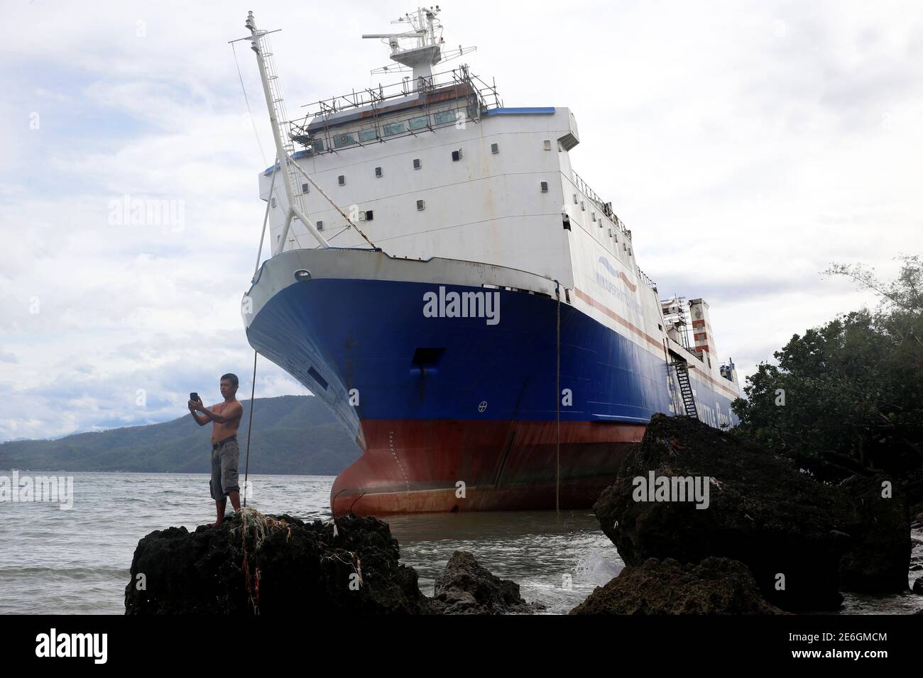 Batangas ferry hi-res stock photography and images - Alamy