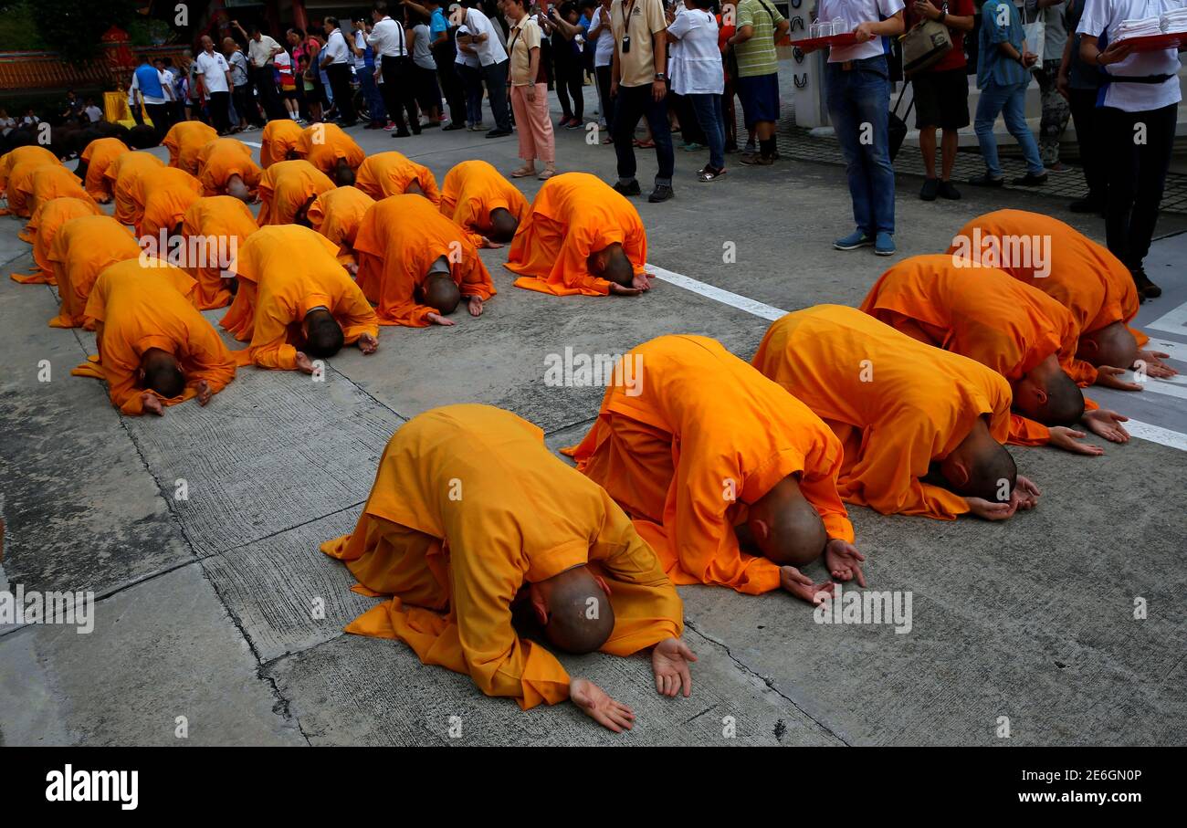 Singapore bow hi-res stock photography and images - Alamy
