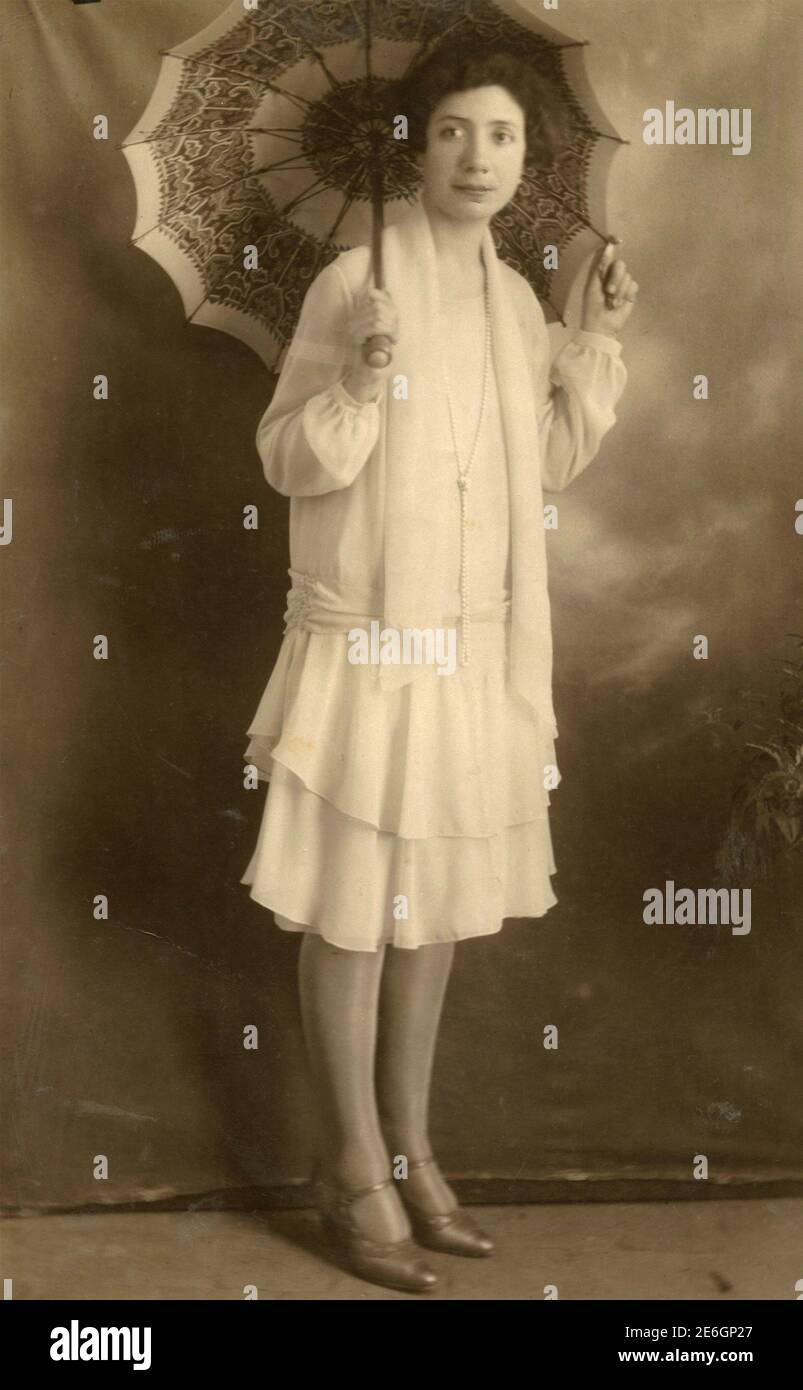 1920s portrait of woman hi-res stock photography and images - Alamy