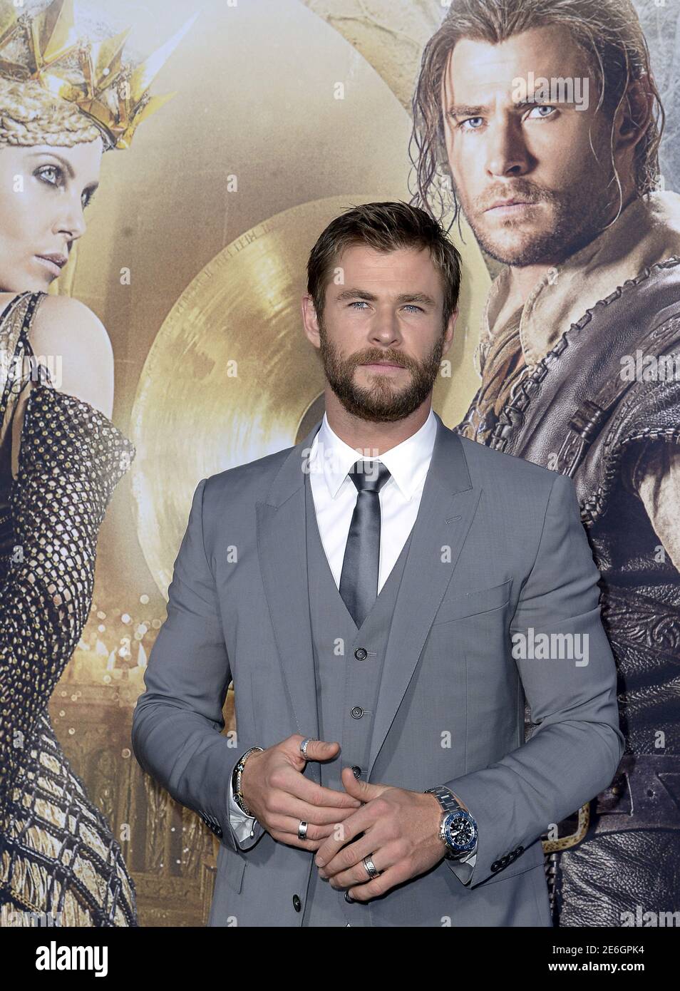 Chris Hemsworth The Huntsman High Resolution Stock Photography and ...