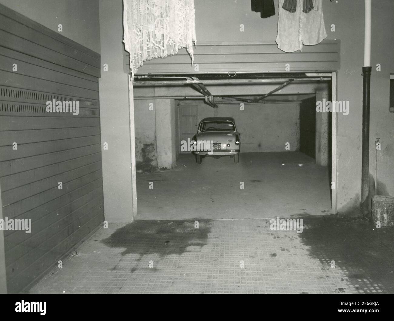 1980s old garage hi-res stock photography and images - Alamy