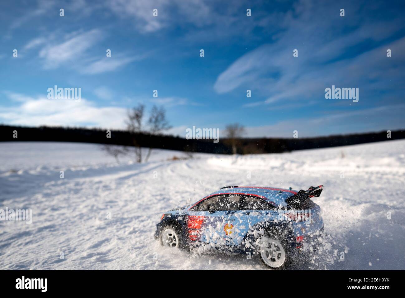 Driving RC car WRC,Hyundai,i20 in the snow is big fun. Game for ...