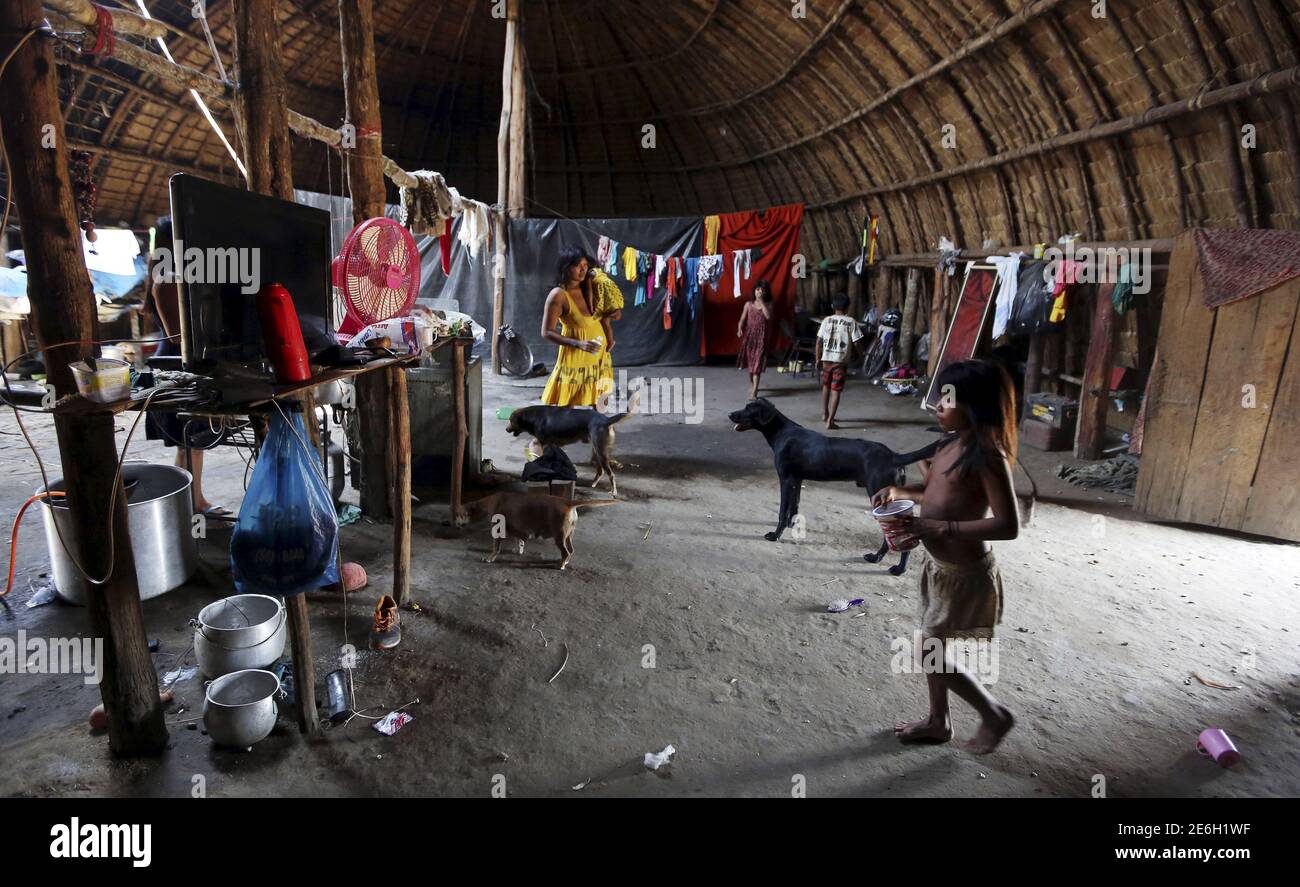 Kamayura tribe in the xingu hi-res stock photography and images - Alamy
