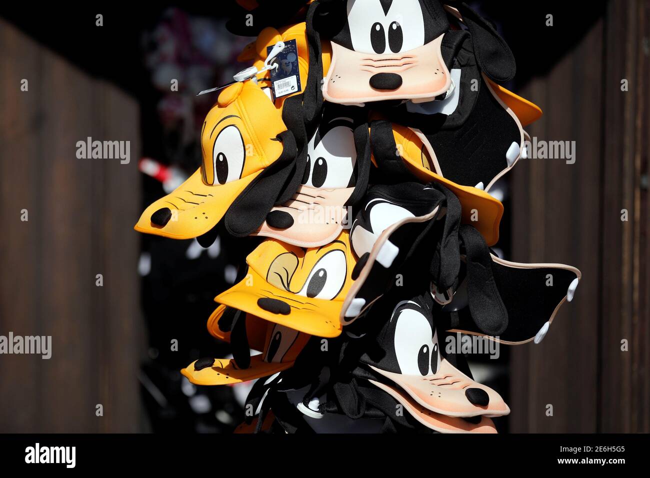 Goofy disneyland paris france hi-res stock photography and images - Alamy