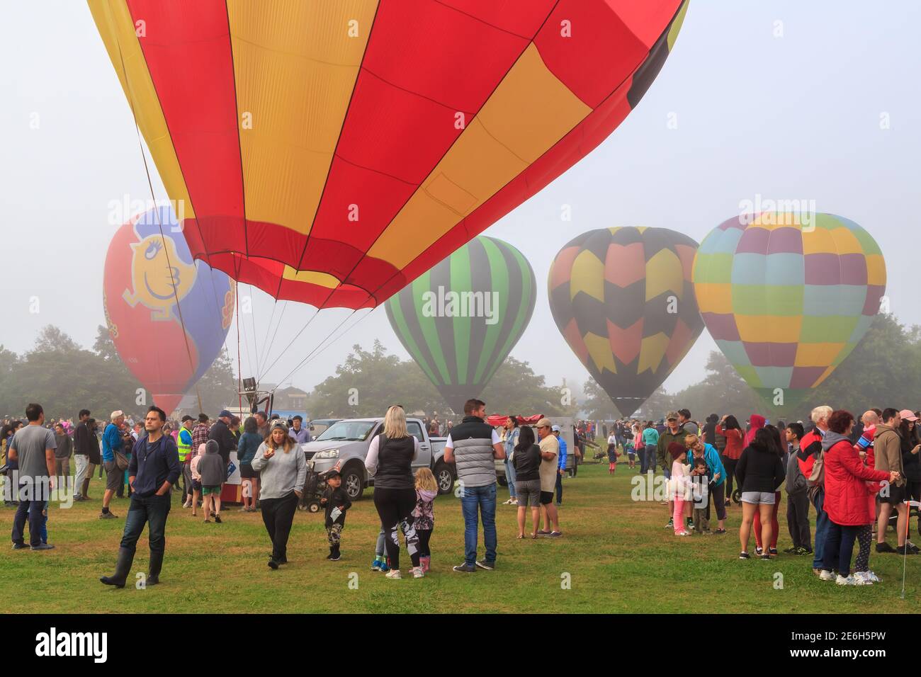 Hot air balloon ground hi-res stock photography and images - Alamy