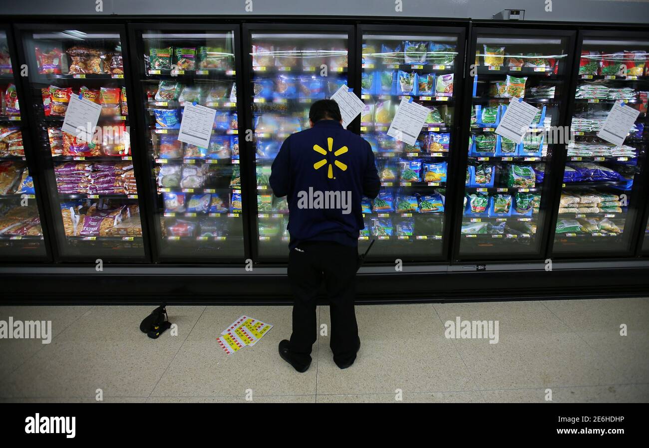 Frozen food section hi-res stock photography and images - Alamy