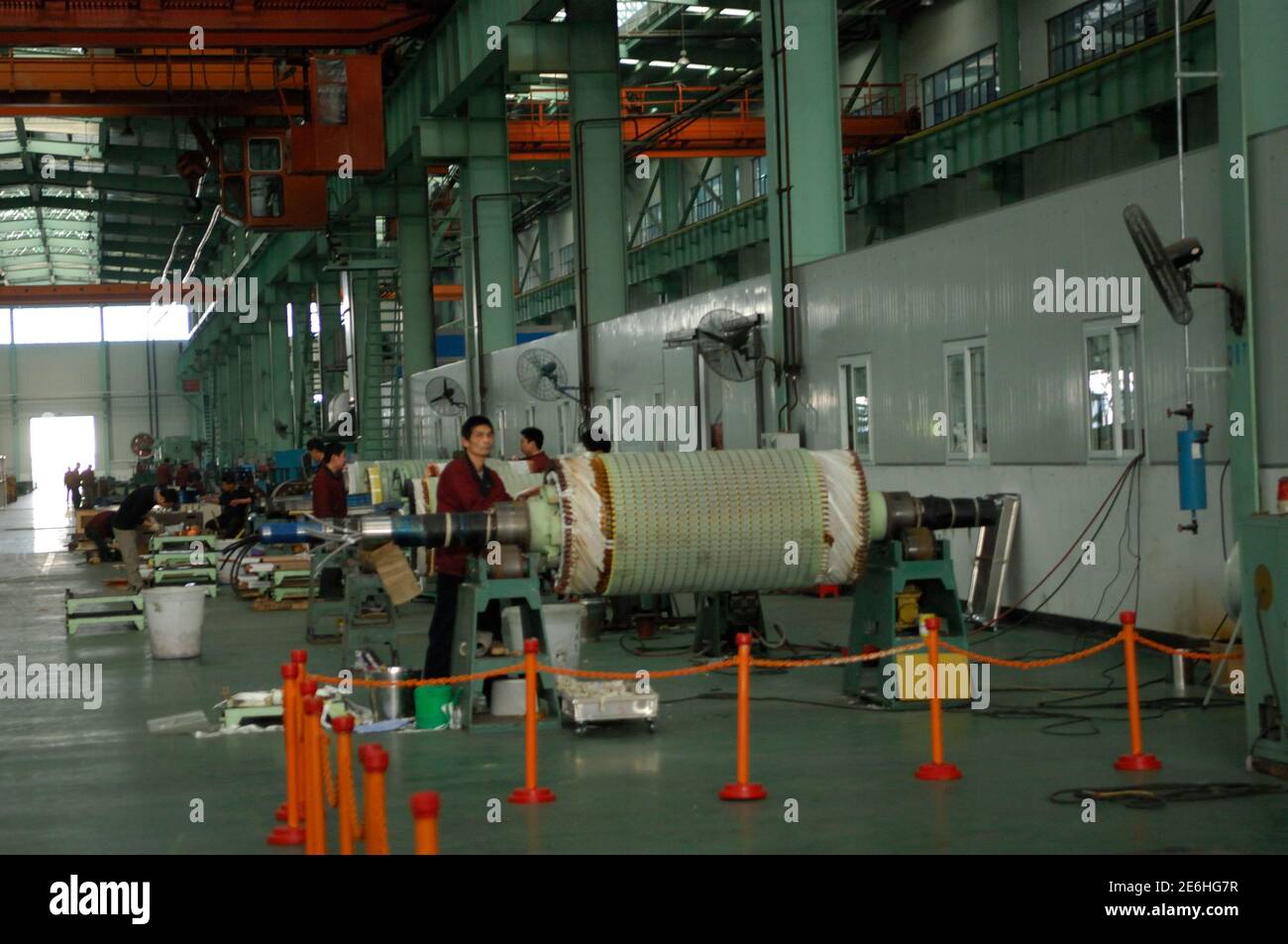 Chinese factory workers hi-res stock photography and images - Alamy