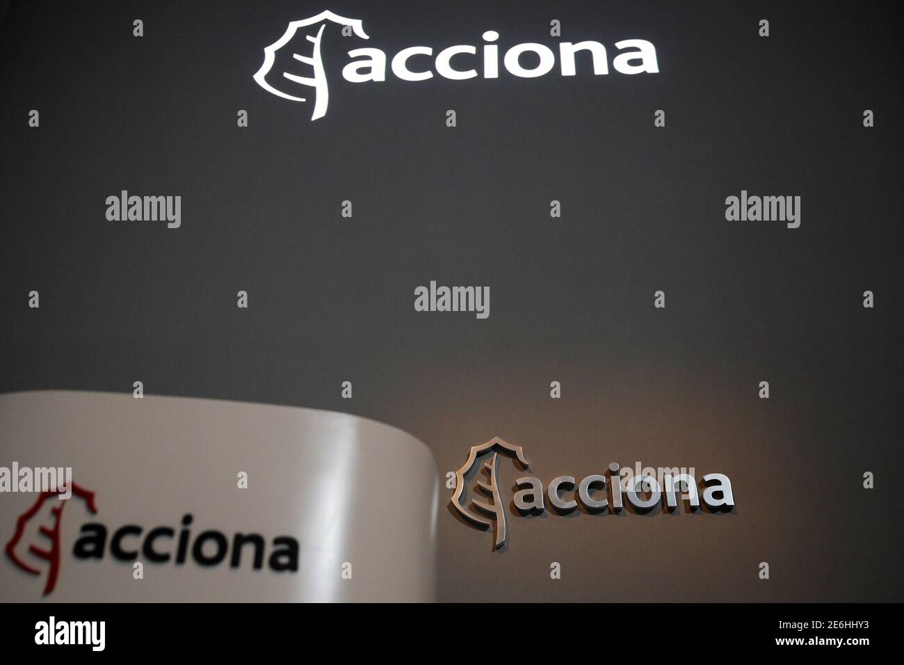 Acciona logo hi-res stock photography and images - Alamy