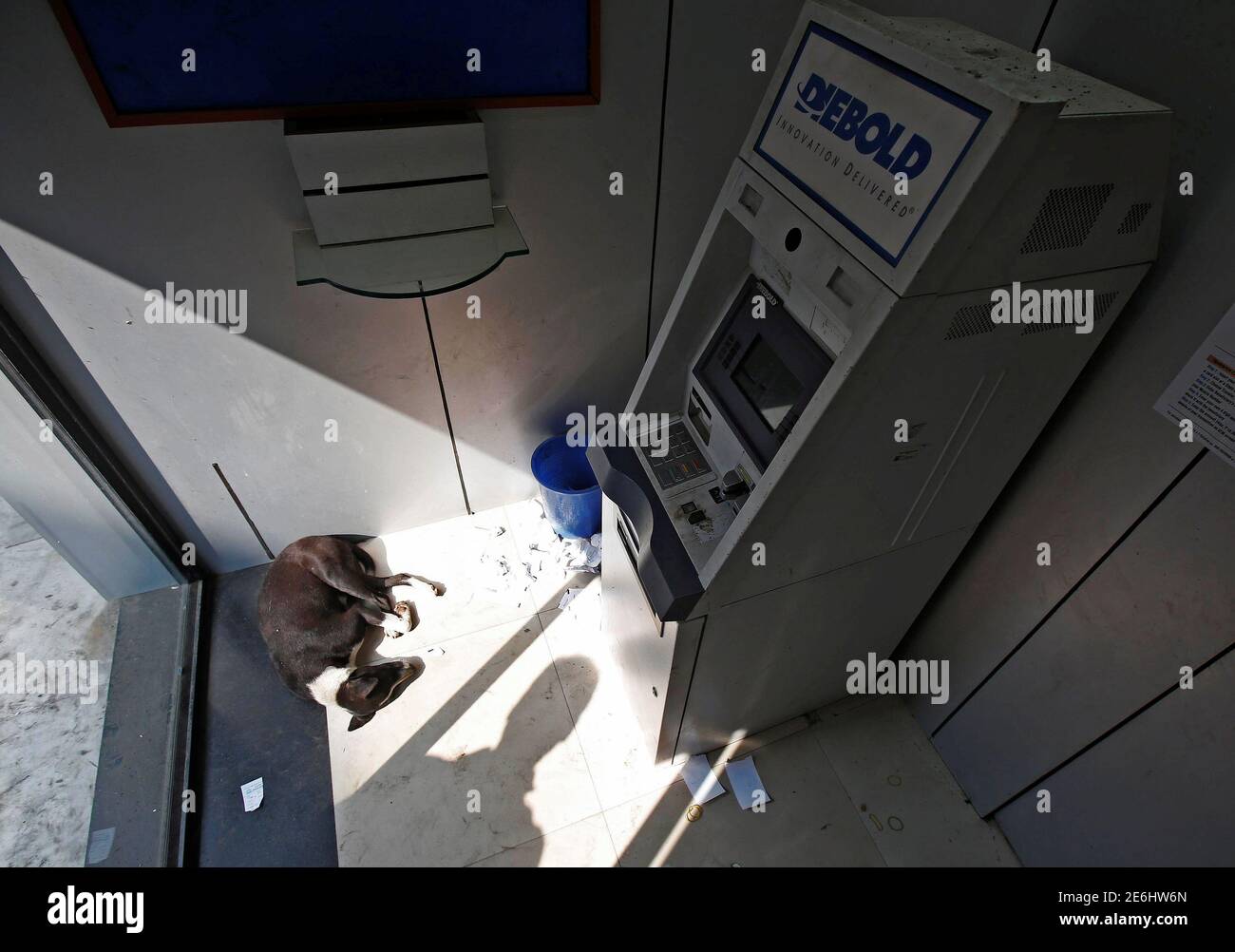 Atm counter hi-res stock photography and images - Alamy